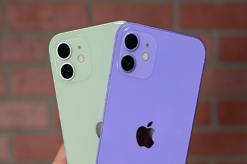 Initial Suspected iPhone 16 Molds Display Vertical Camera Arrangement